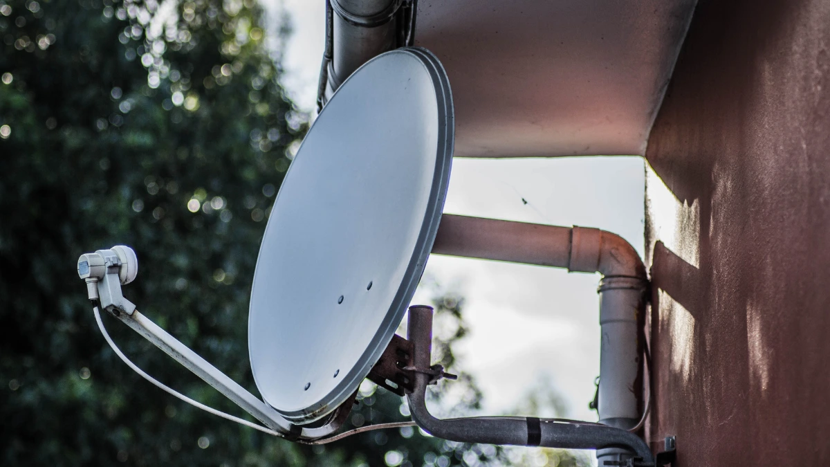 The Advantages of VSAT and Things that Must be Considered - Narmadi Media